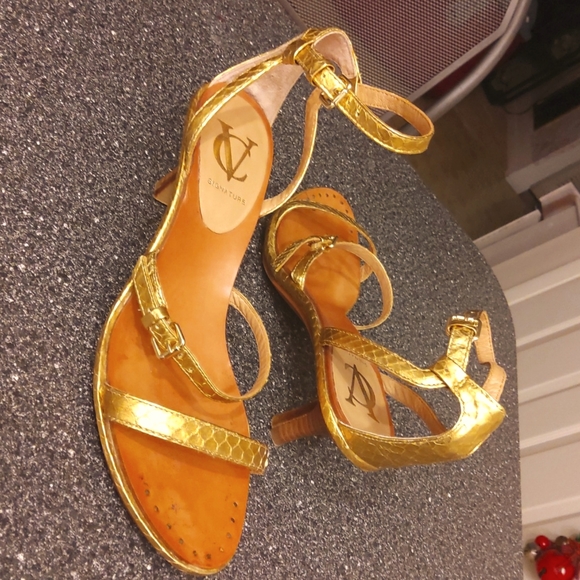 VC | Shoes | Vc Vero Cuoio Signature Gold Kitten Heels | Poshmark